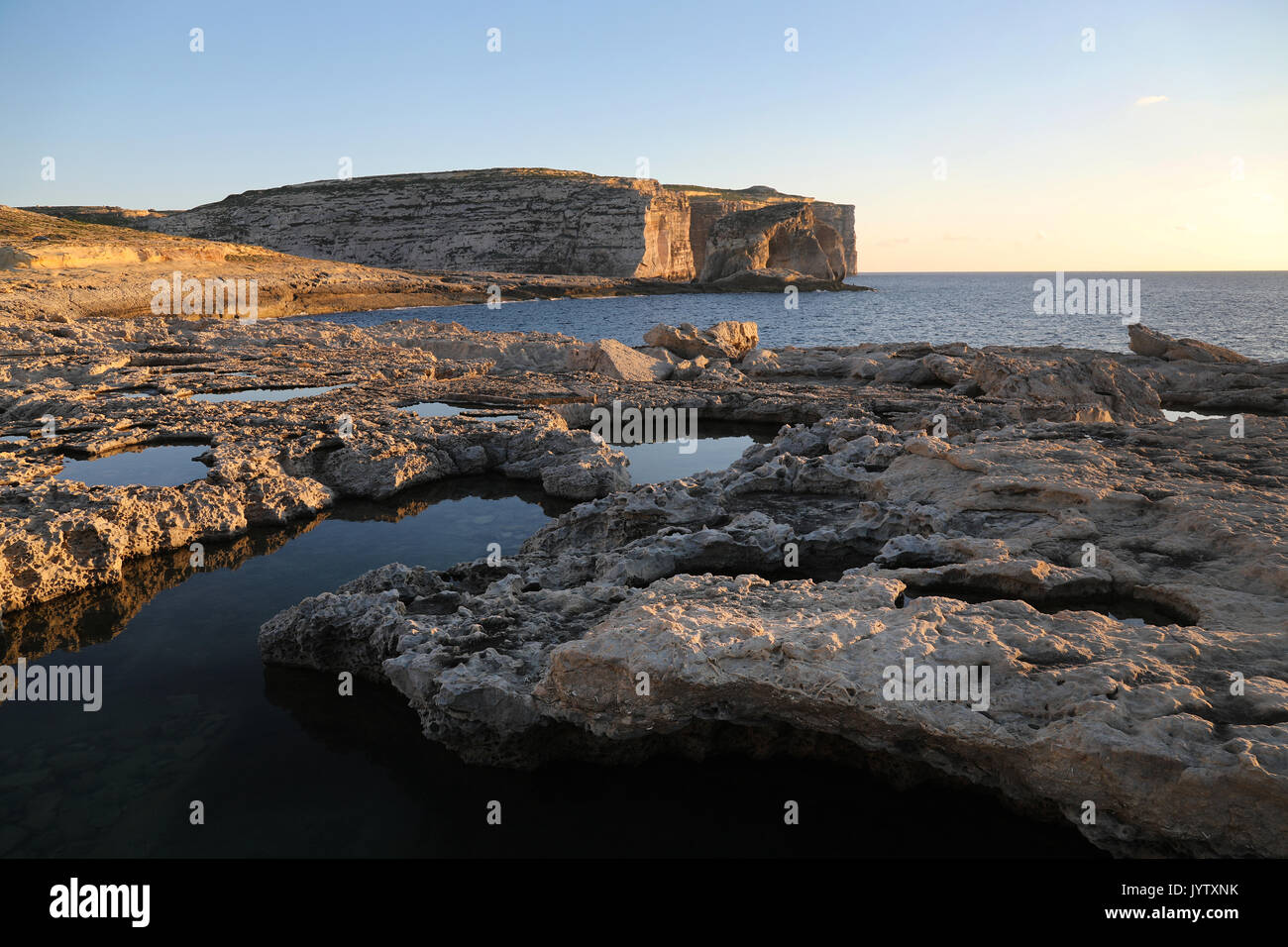 Limestone cliffs mediterranean coast hi-res stock photography and ...