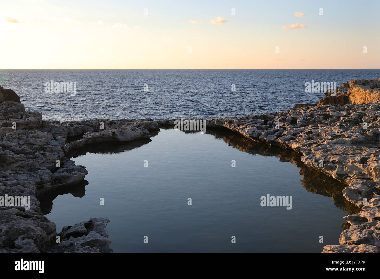 Sea rock pool hi-res stock photography and images - Alamy