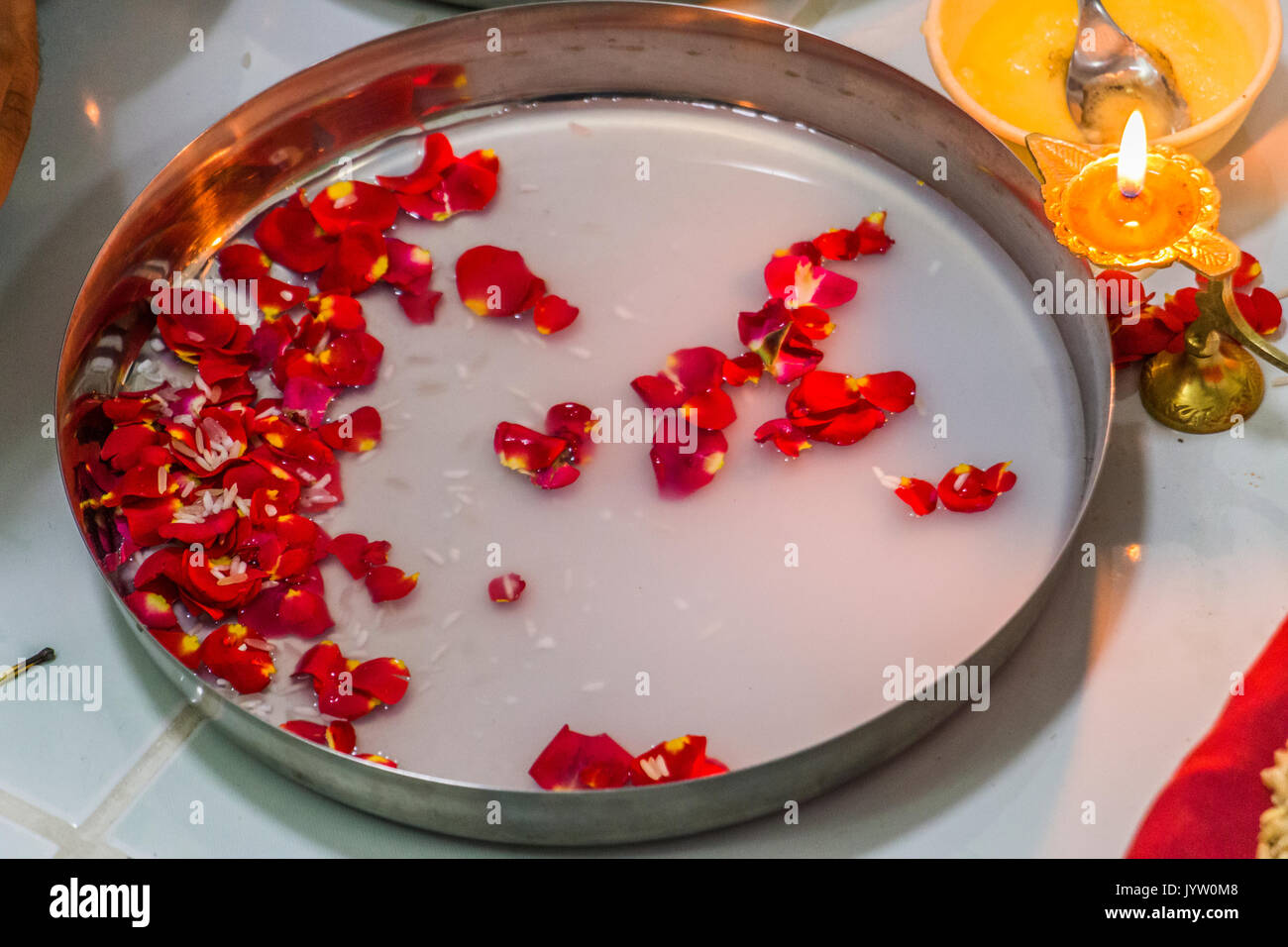 Pooja plate hi-res stock photography and images - Alamy