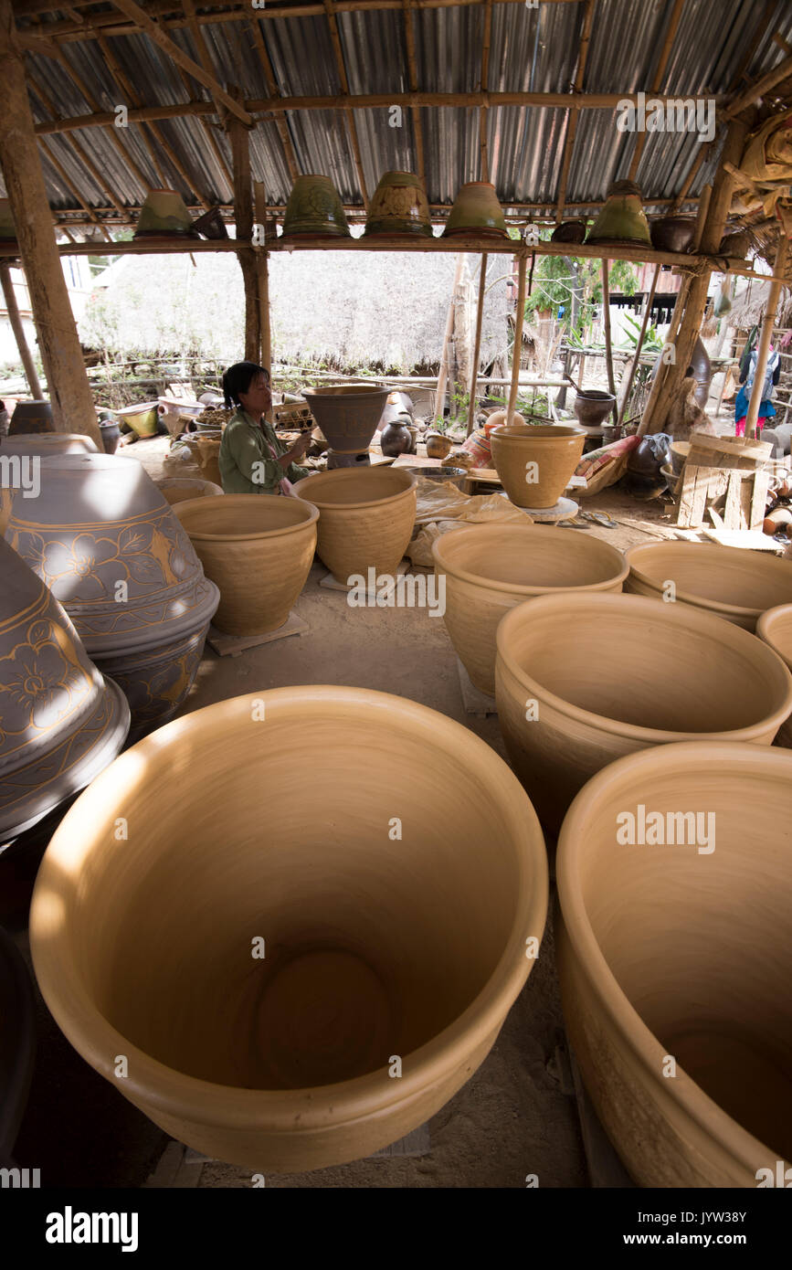 Samka, Shan State, Myanmar. Pottery village Stock Photo - Alamy