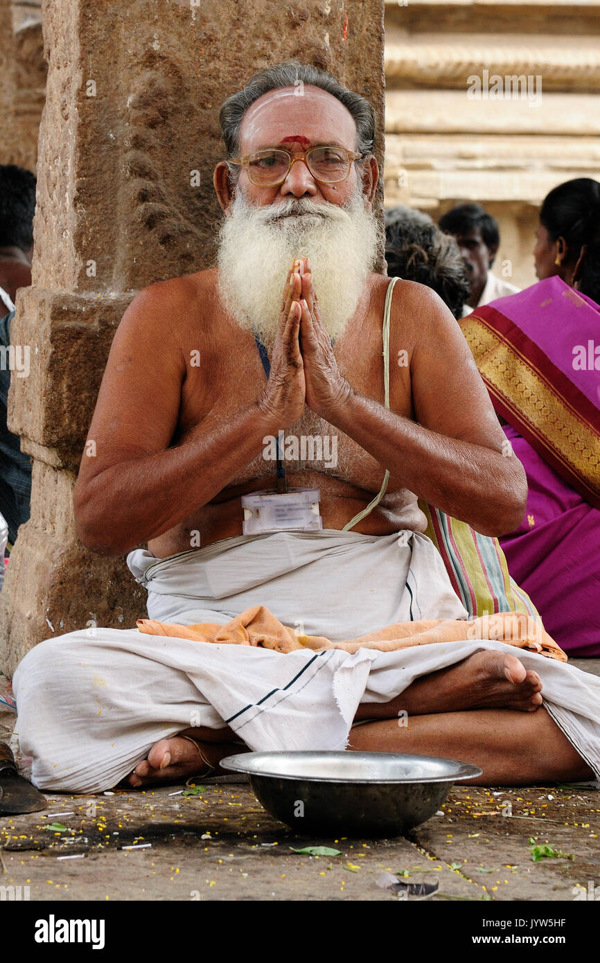 People praying indian temple hi-res stock photography and images - Alamy