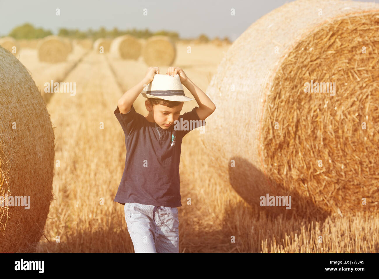Children playing in hay bale hi-res stock photography and images - Alamy