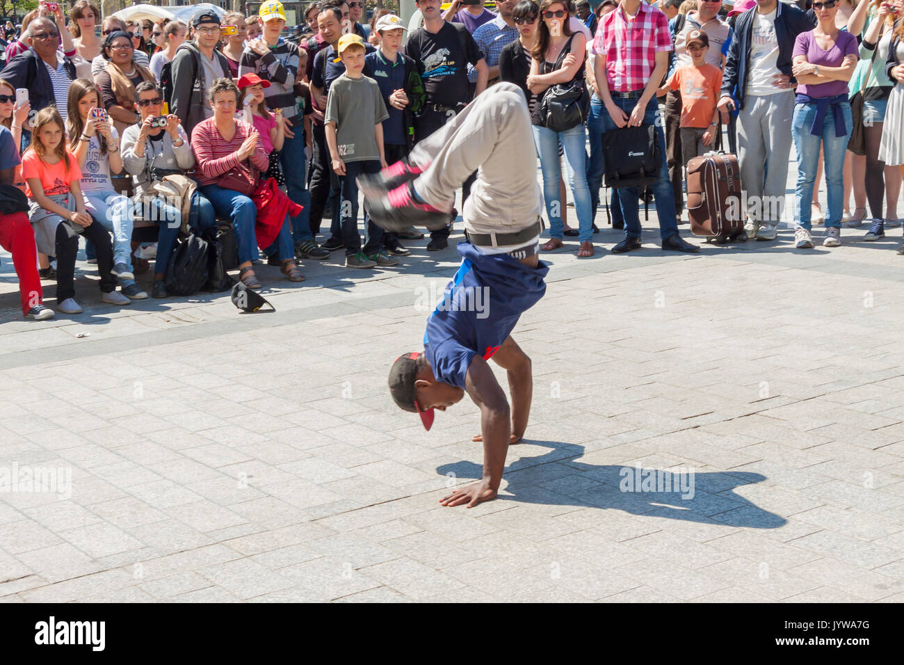 Streetdance paris hi-res stock photography and images - Alamy