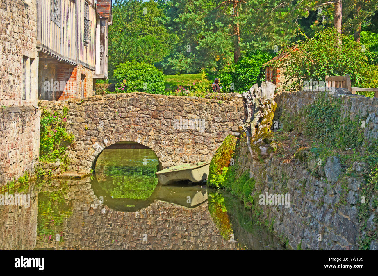 Moat bridge hi-res stock photography and images - Alamy