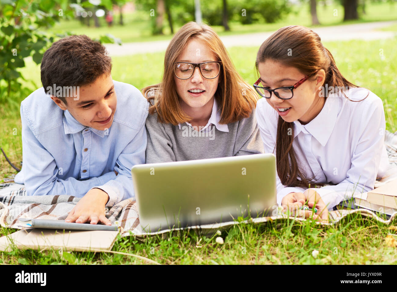 Pupil group work hi-res stock photography and images - Alamy