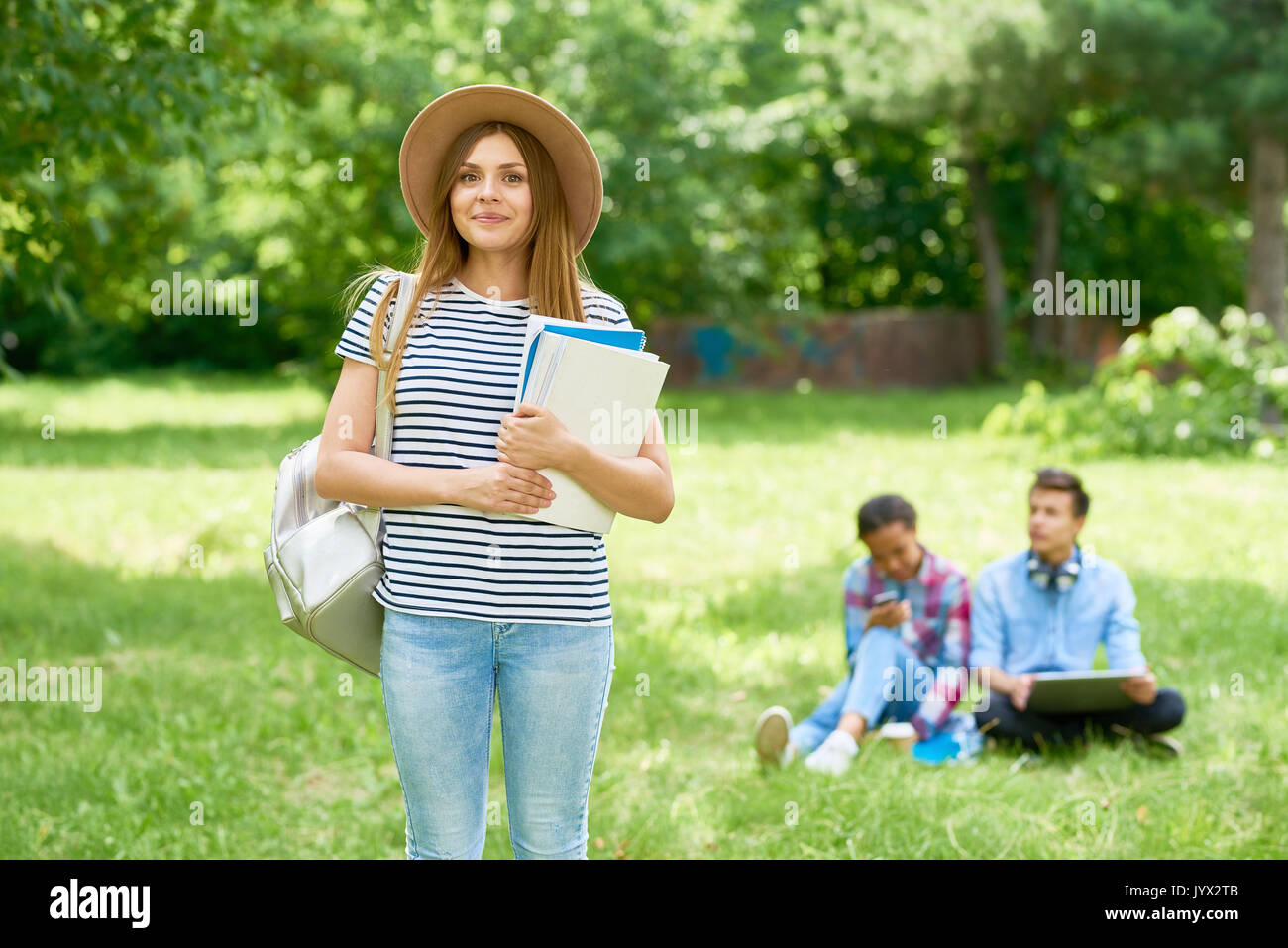 Campus lawn hi-res stock photography and images - Alamy