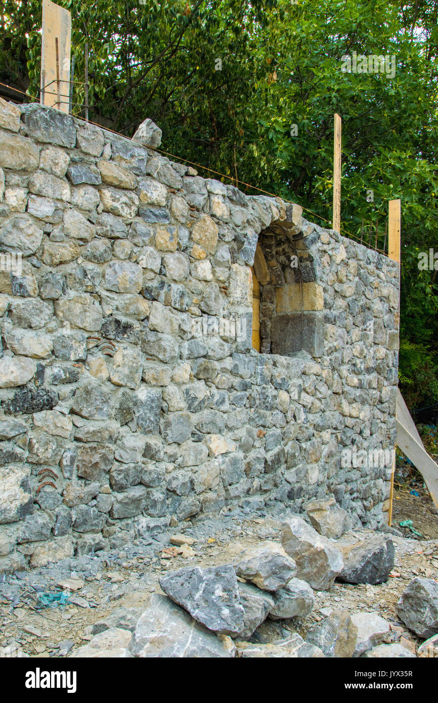 Stone wall construction Stock Photo - Alamy