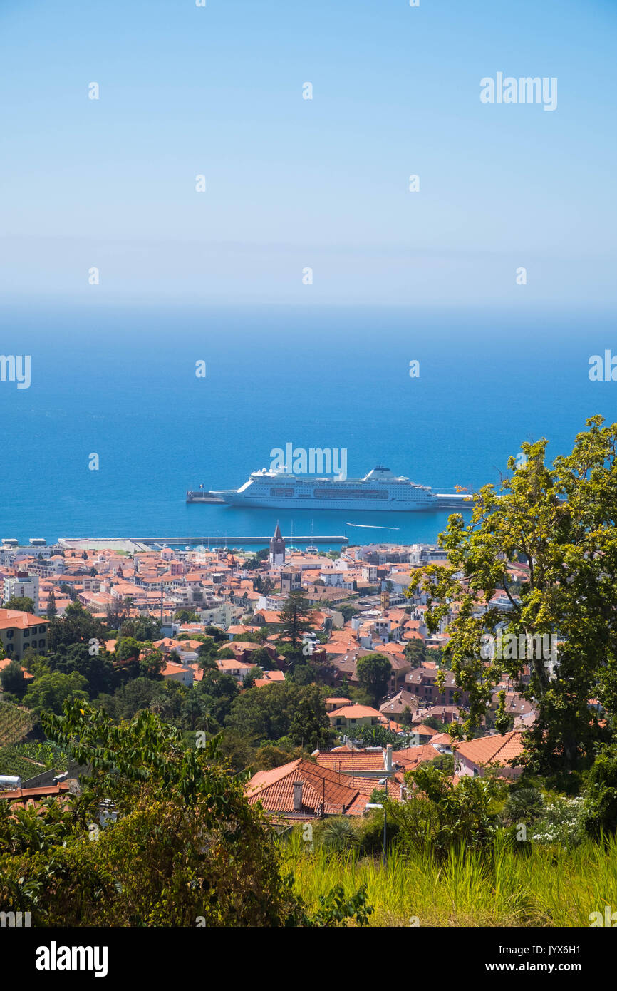 Bay of the city of funchal madeira funchal hi-res stock photography and ...