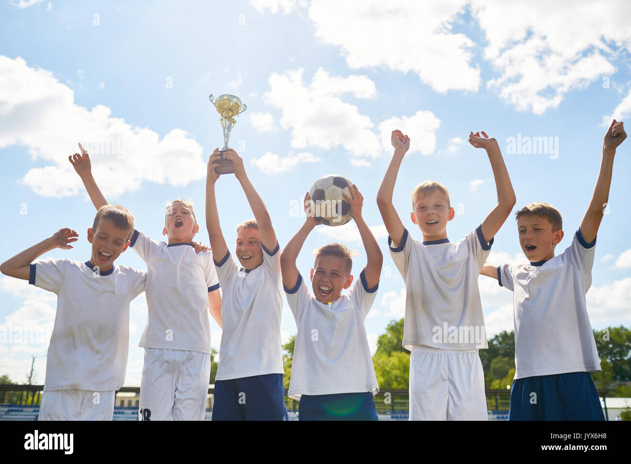 Boys football team hi-res stock photography and images - Alamy