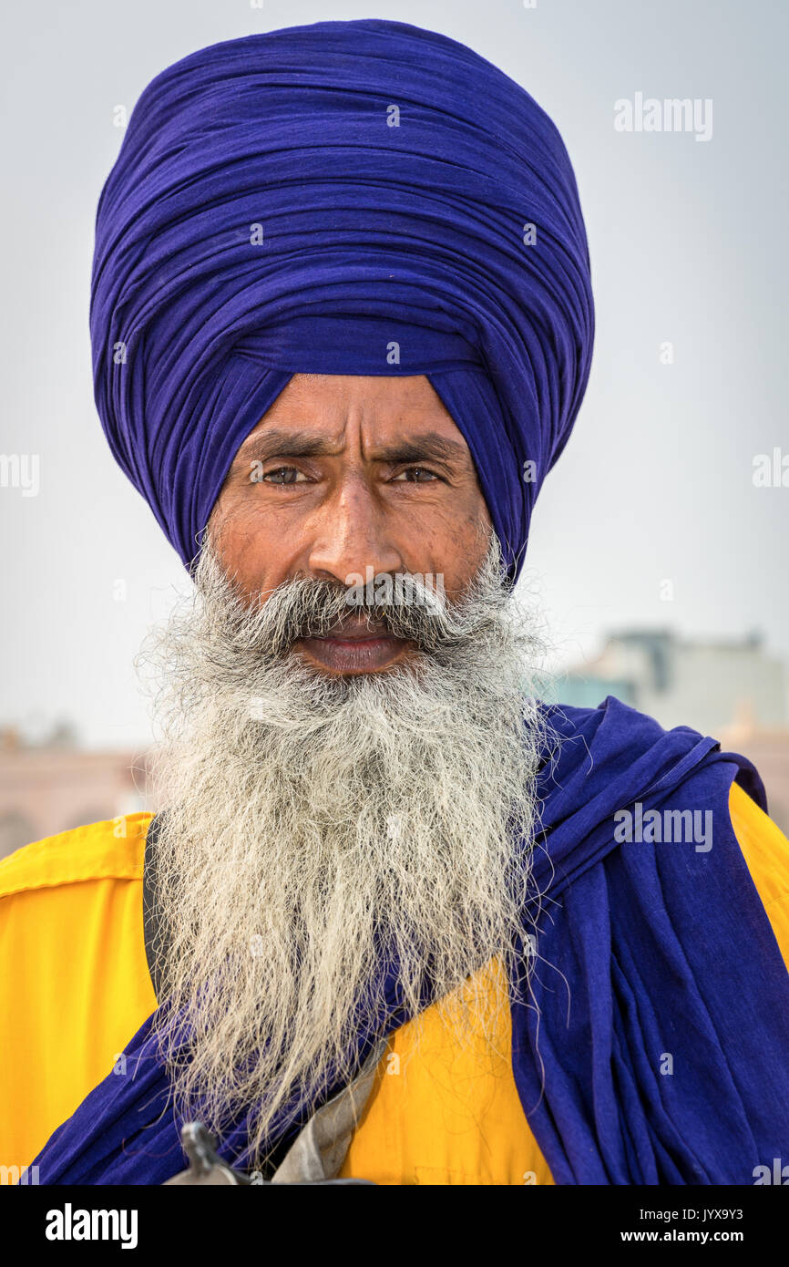 Guards at golden temple amritsar hi-res stock photography and images ...