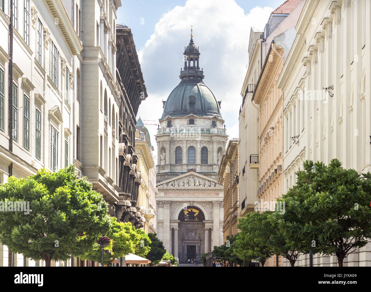 Budapest cathedral hi-res stock photography and images - Alamy