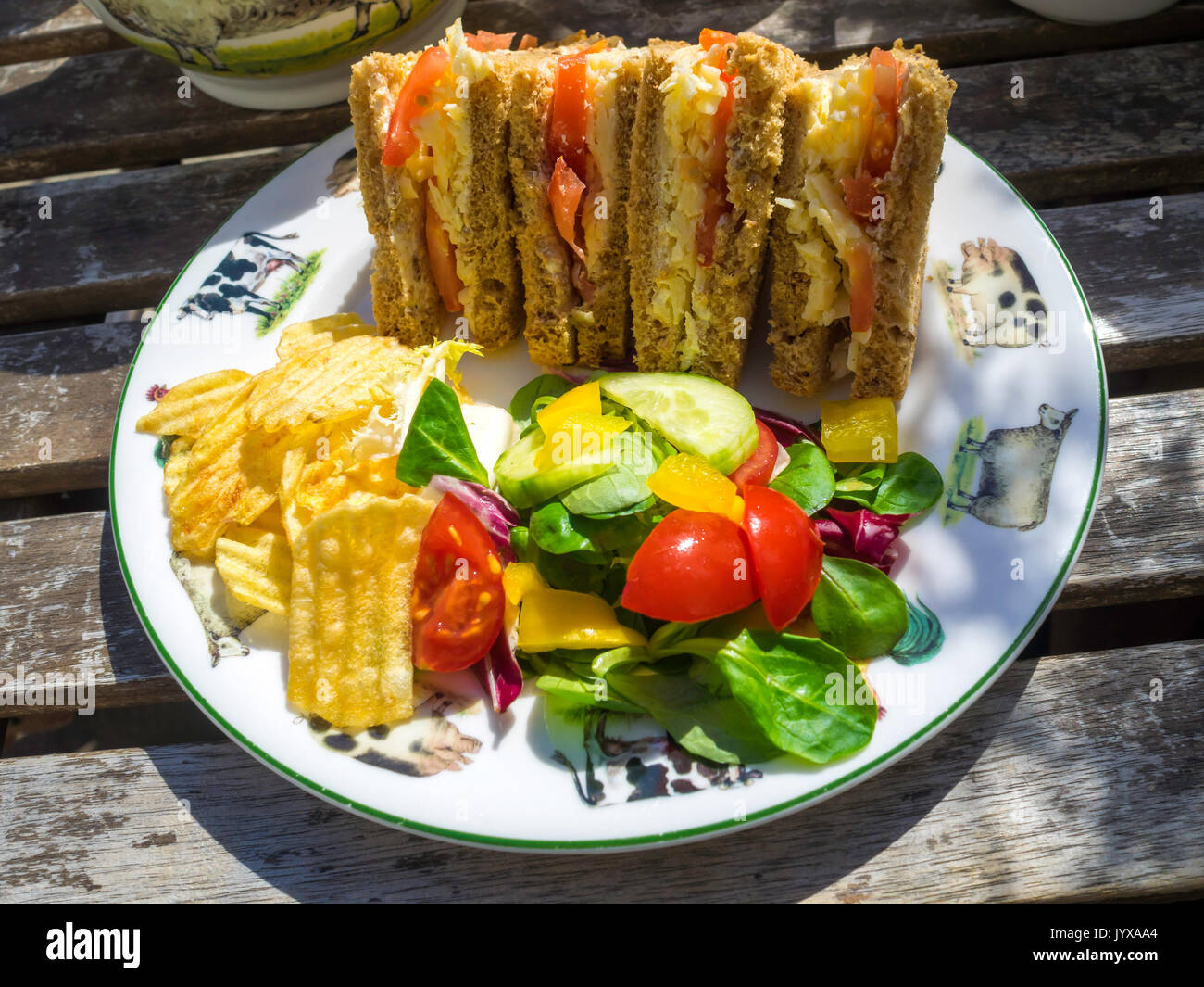 Sandwich alfresco table hi-res stock photography and images - Alamy