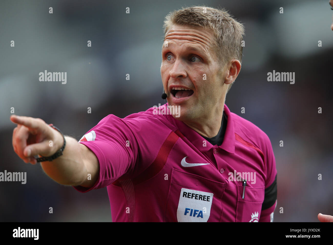 Craig pawson referee hi-res stock photography and images - Alamy