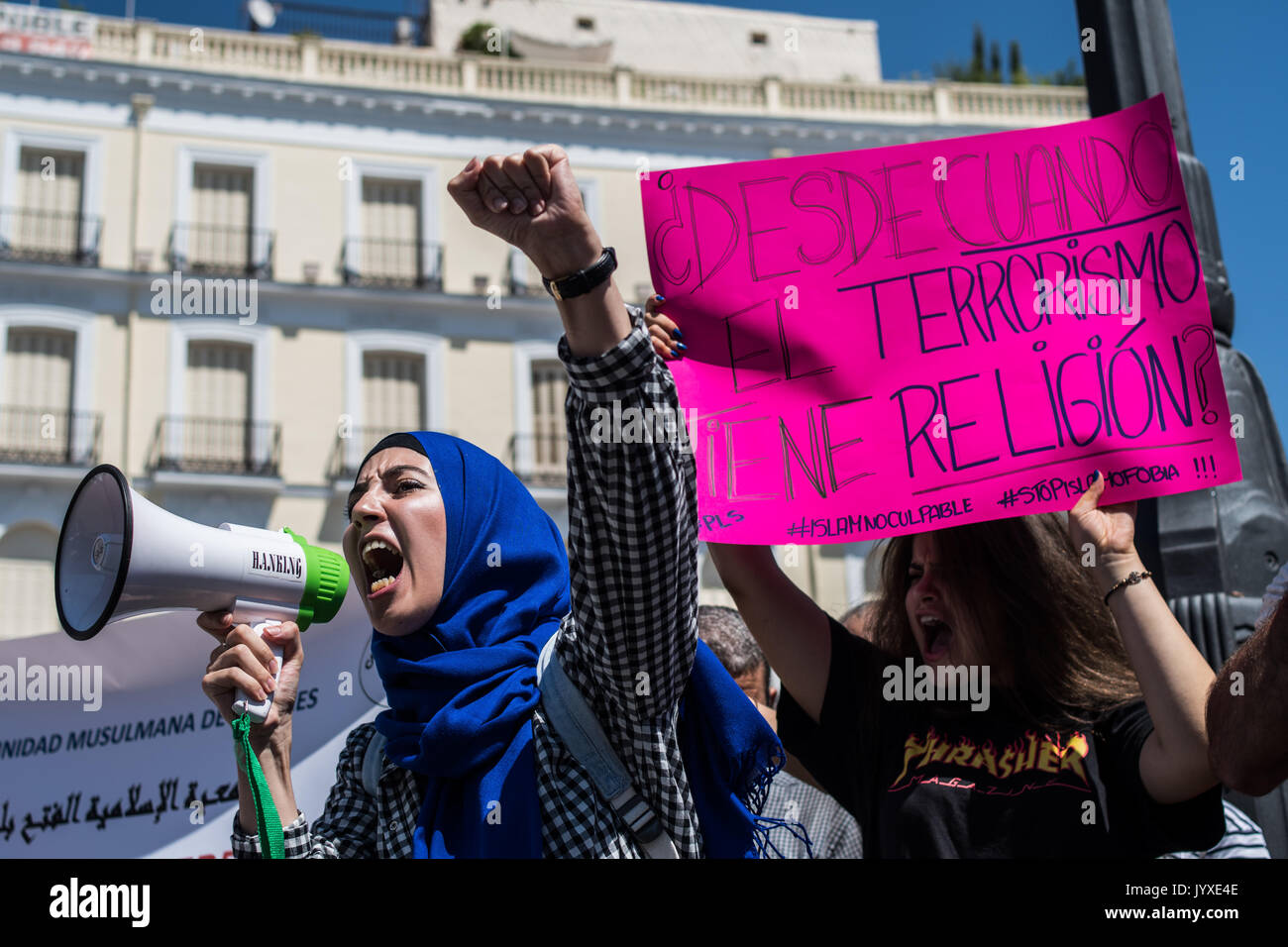 Muslim Muslims Shouting High Resolution Stock Photography and Images ...