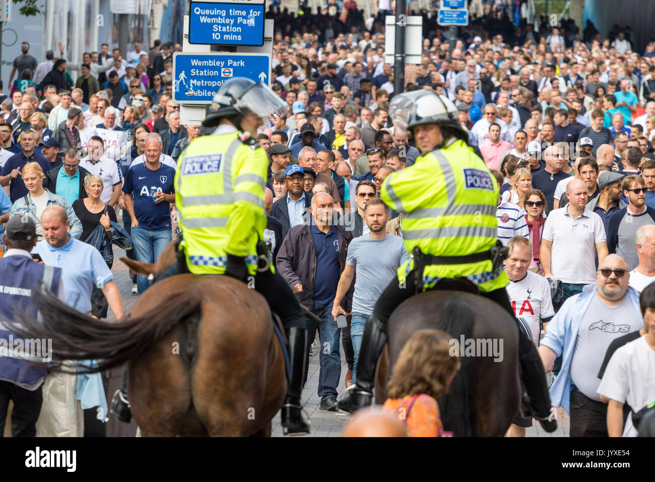 London, UK. 20th Aug, 2017. Mounted police keep an eye on the fans as ...