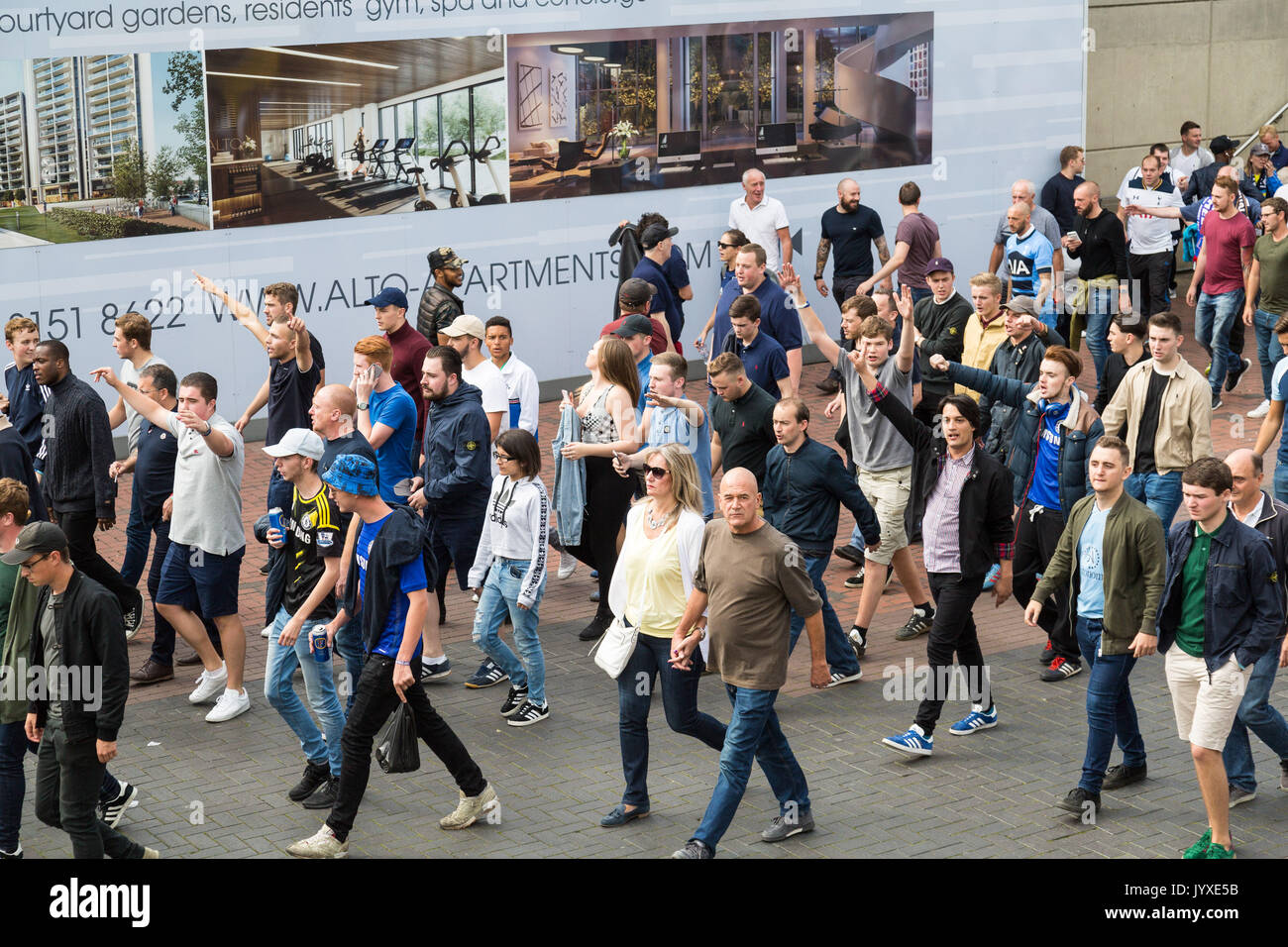 Spurs fans hi-res stock photography and images - Alamy