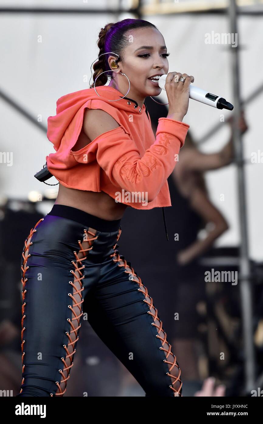 Tinashe 2017 hi-res stock photography and images - Alamy