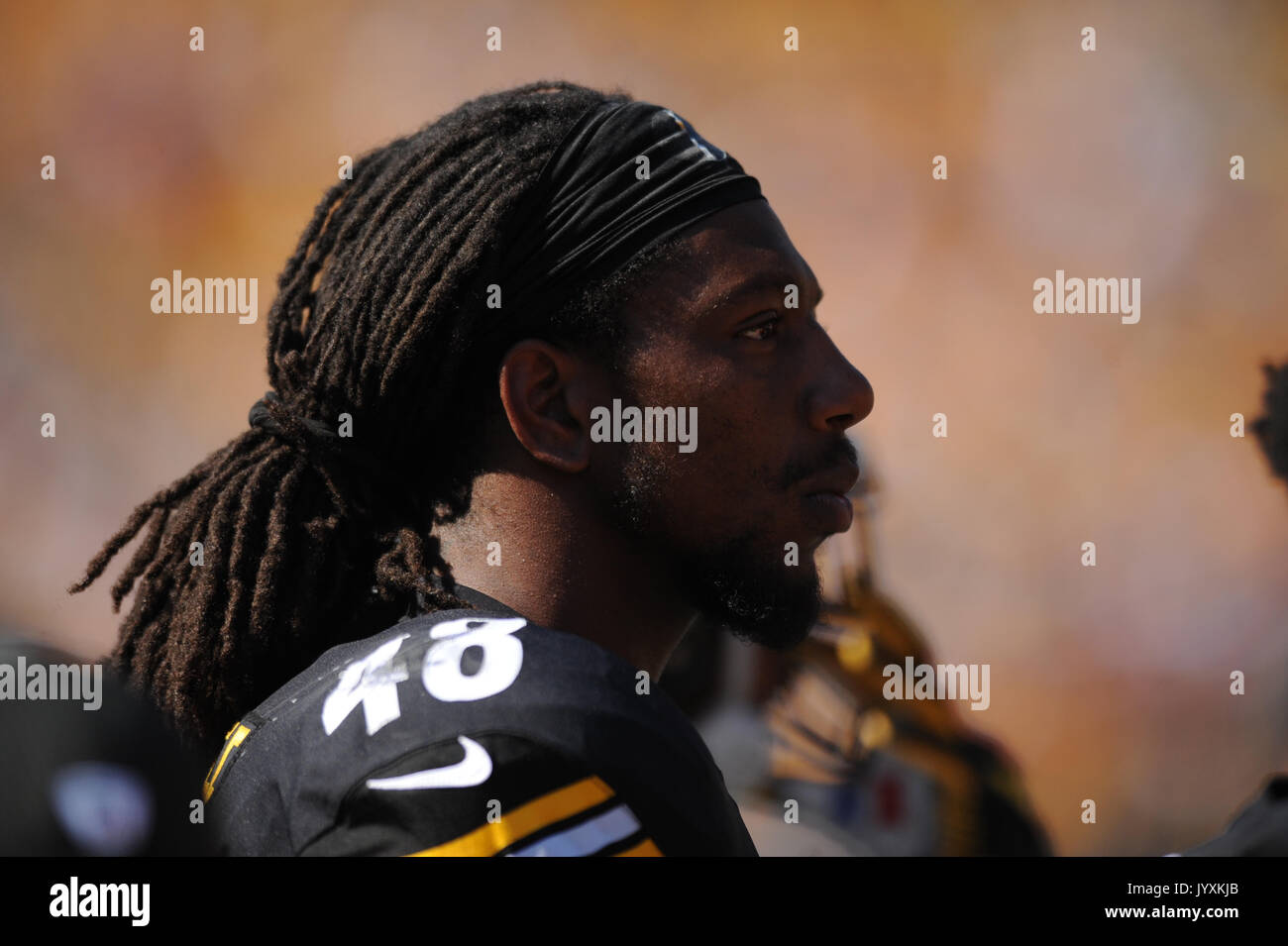 Bud dupree falcons hi-res stock photography and images - Alamy