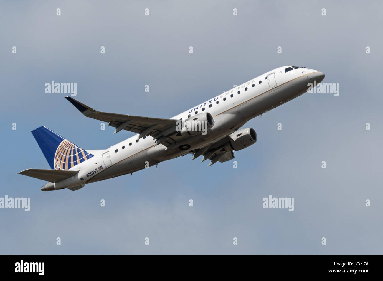 Embraer 175 united hi-res stock photography and images - Alamy