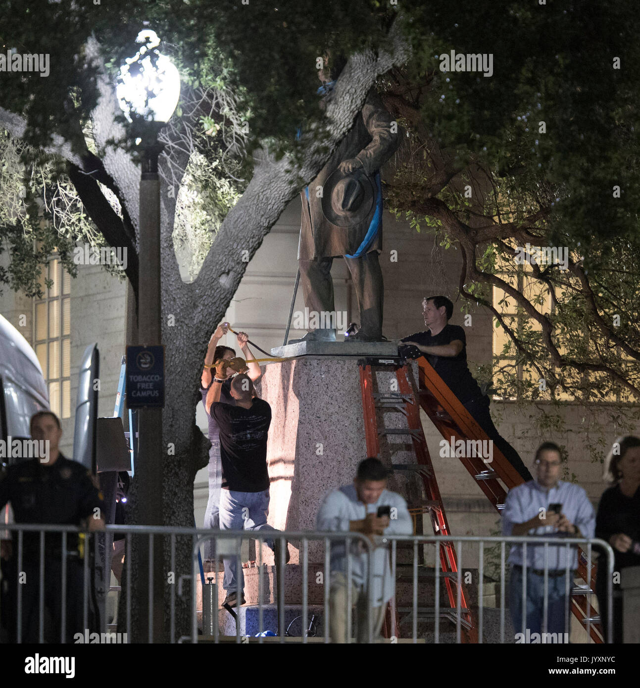 Workers remove the second of four statues of Confederate heroes at the ...