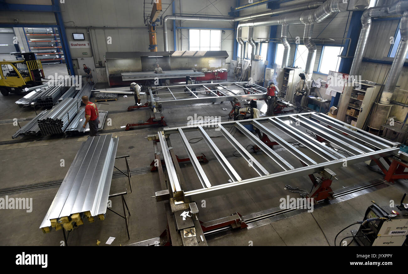 KOMA Modular, Vizovice. 16th Aug, 2017. Production of the container ...