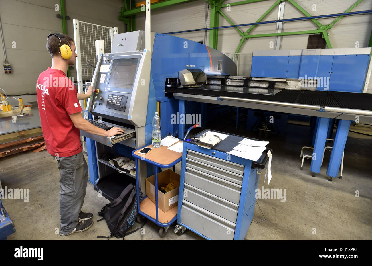 KOMA Modular, Vizovice. 16th Aug, 2017. Production of the container ...