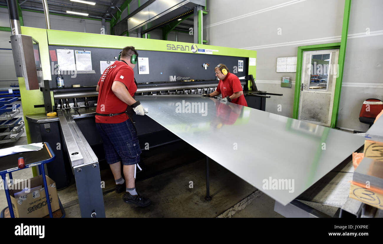 KOMA Modular, Vizovice. 16th Aug, 2017. Production of the container ...