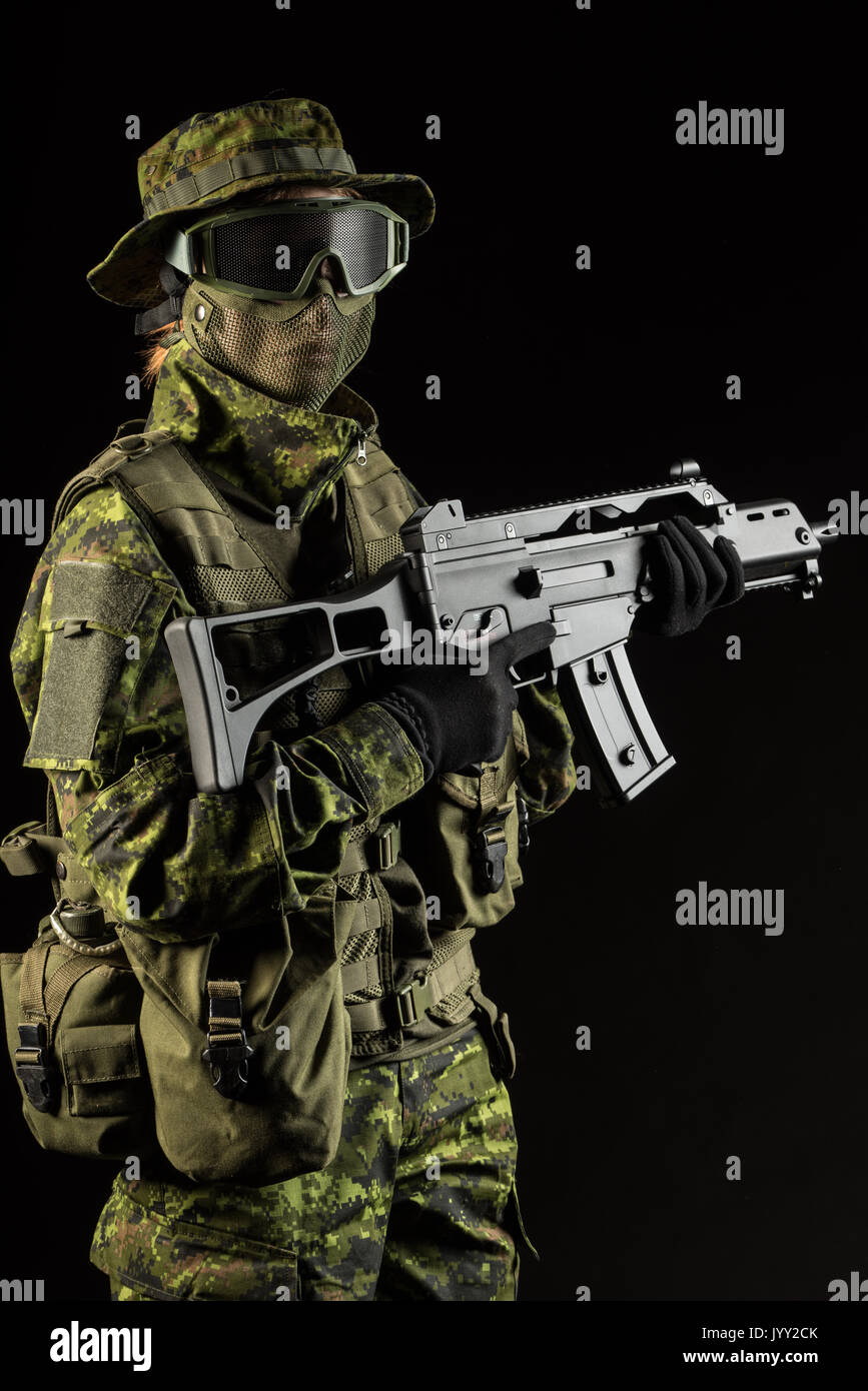 Female soldier sniper hi-res stock photography and images - Alamy