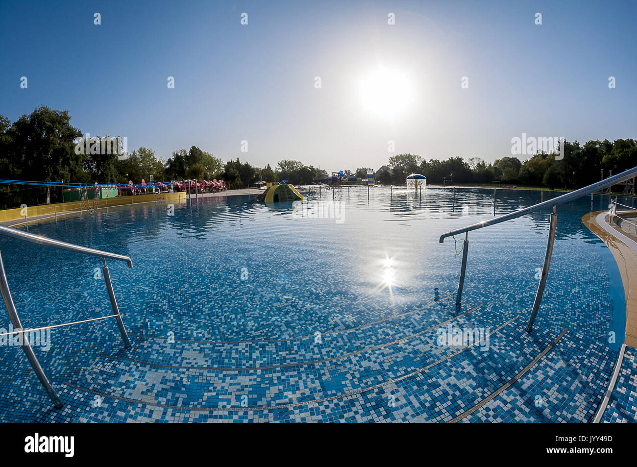 Fisheye view of an empty swimming pool Stock Photo - Alamy