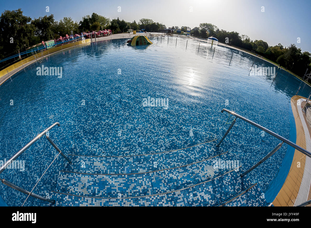 Fisheye view of an empty swimming pool Stock Photo - Alamy