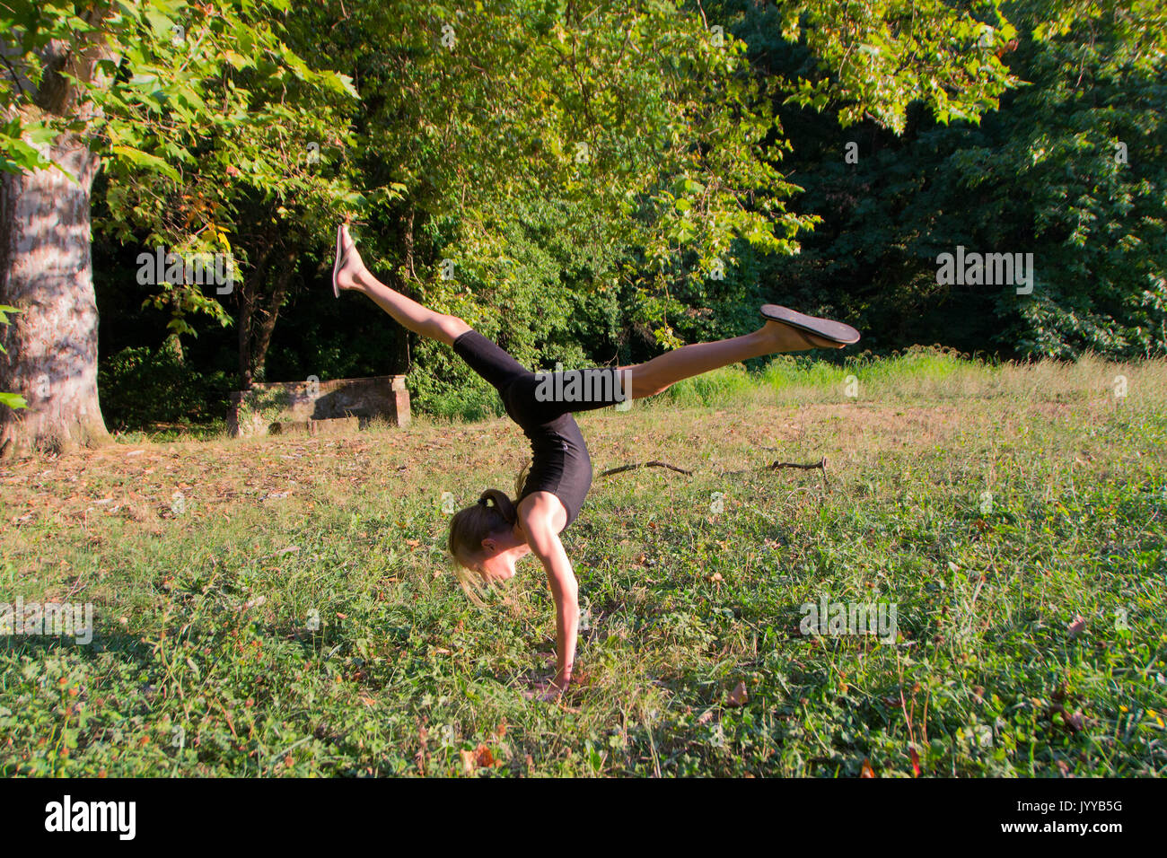 Gymnast cartwheel hi-res stock photography and images - Alamy