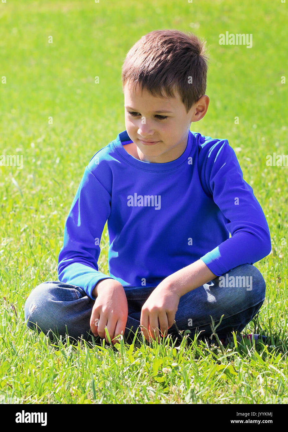 Siting school boy hi-res stock photography and images - Alamy