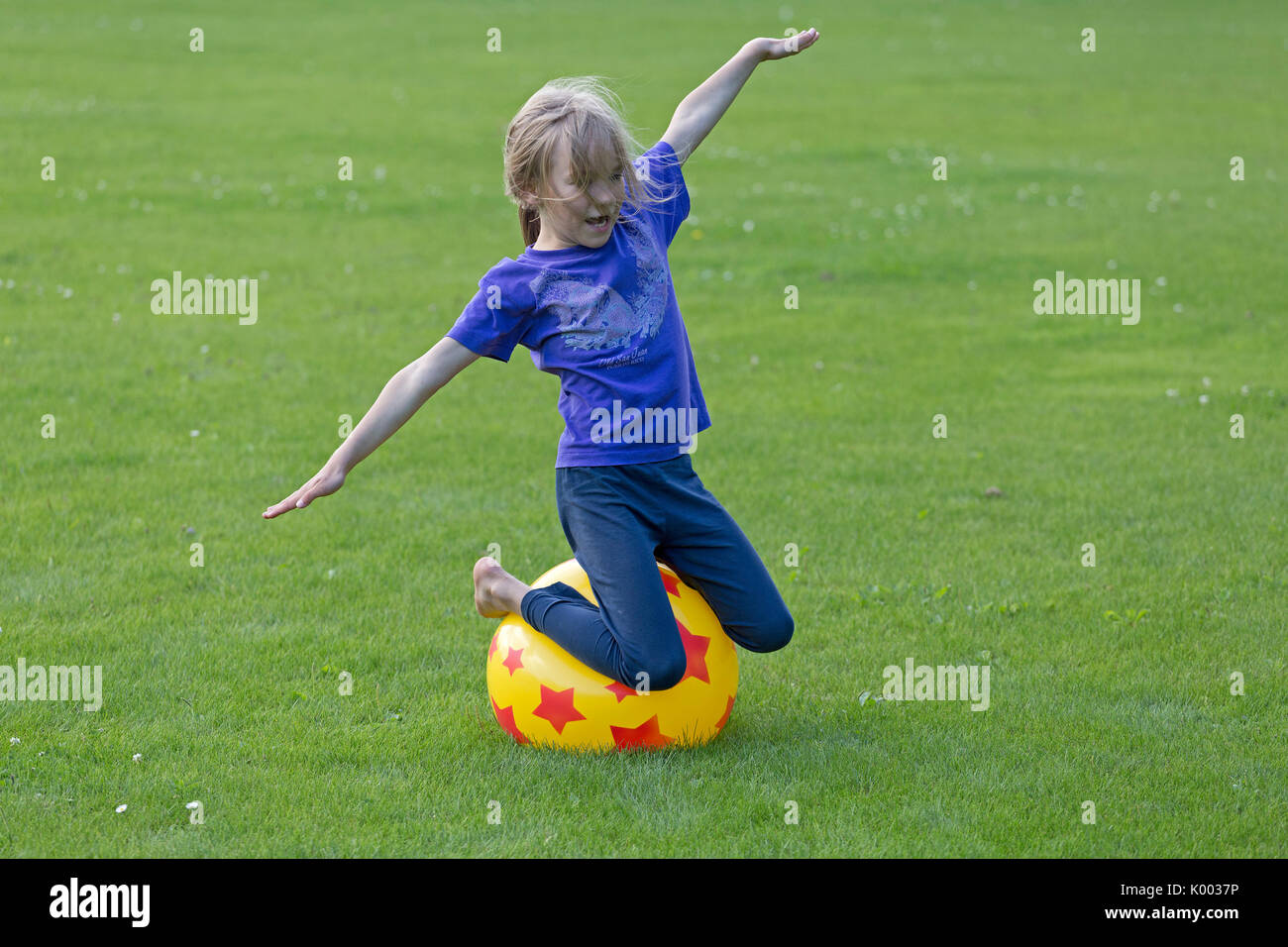 little girl doing tricks with ball Stock Photo - Alamy