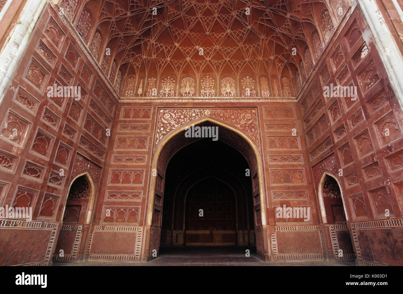 Taj mahal red sandstone mosque hi-res stock photography and images - Alamy