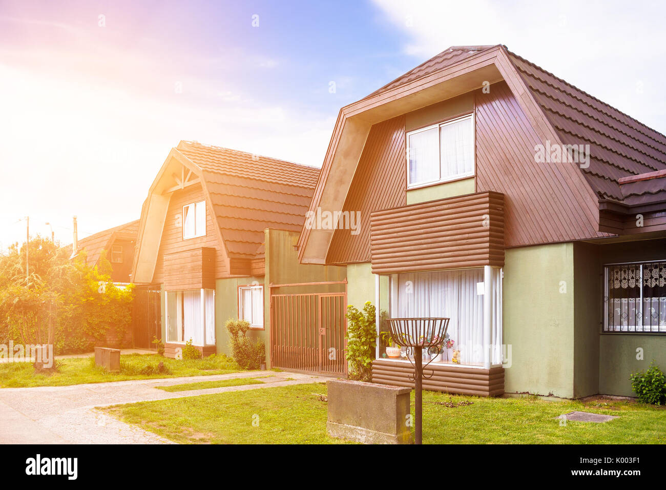 American middle class suburban house hi-res stock photography and ...