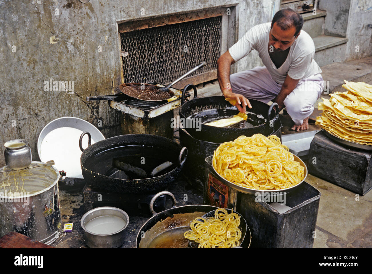 Indian cooking pots hi-res stock photography and images - Alamy