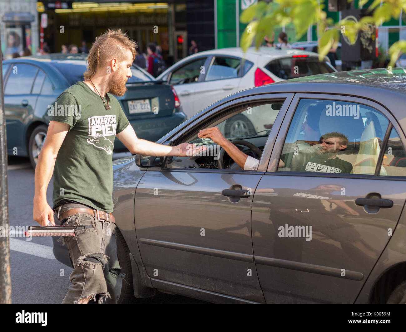 Driver paying for car cleaning hi-res stock photography and images - Alamy
