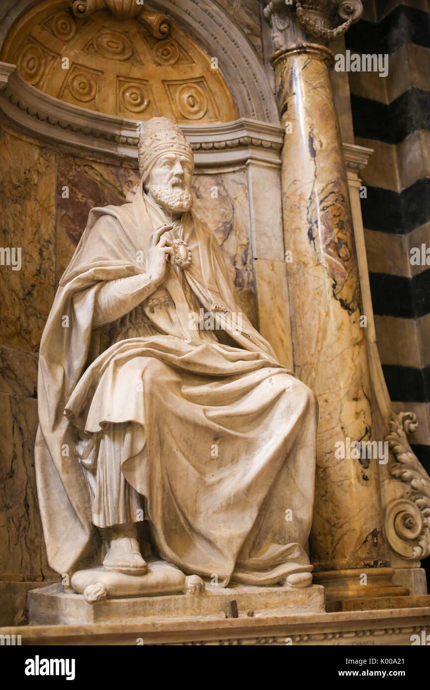 Sienna cathedral interior hi-res stock photography and images - Alamy