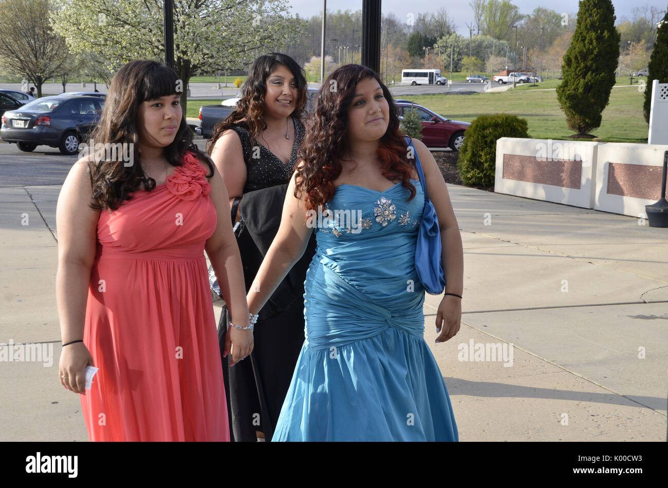 Girls at school prom hi-res stock photography and images - Alamy