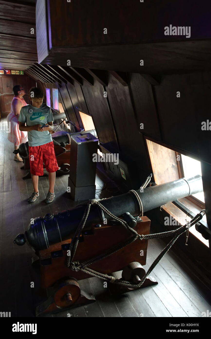 Galleon rigging 18th century hi-res stock photography and images - Alamy