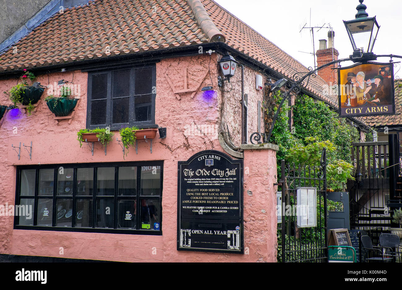 Pink pub in the city of Wells,Somerset Stock Photo - Alamy