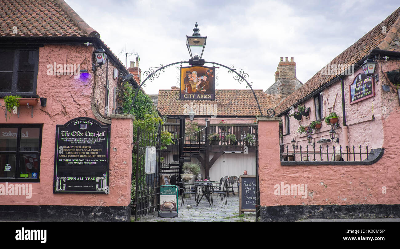 Pink pub in the city of Wells,Somerset Stock Photo - Alamy