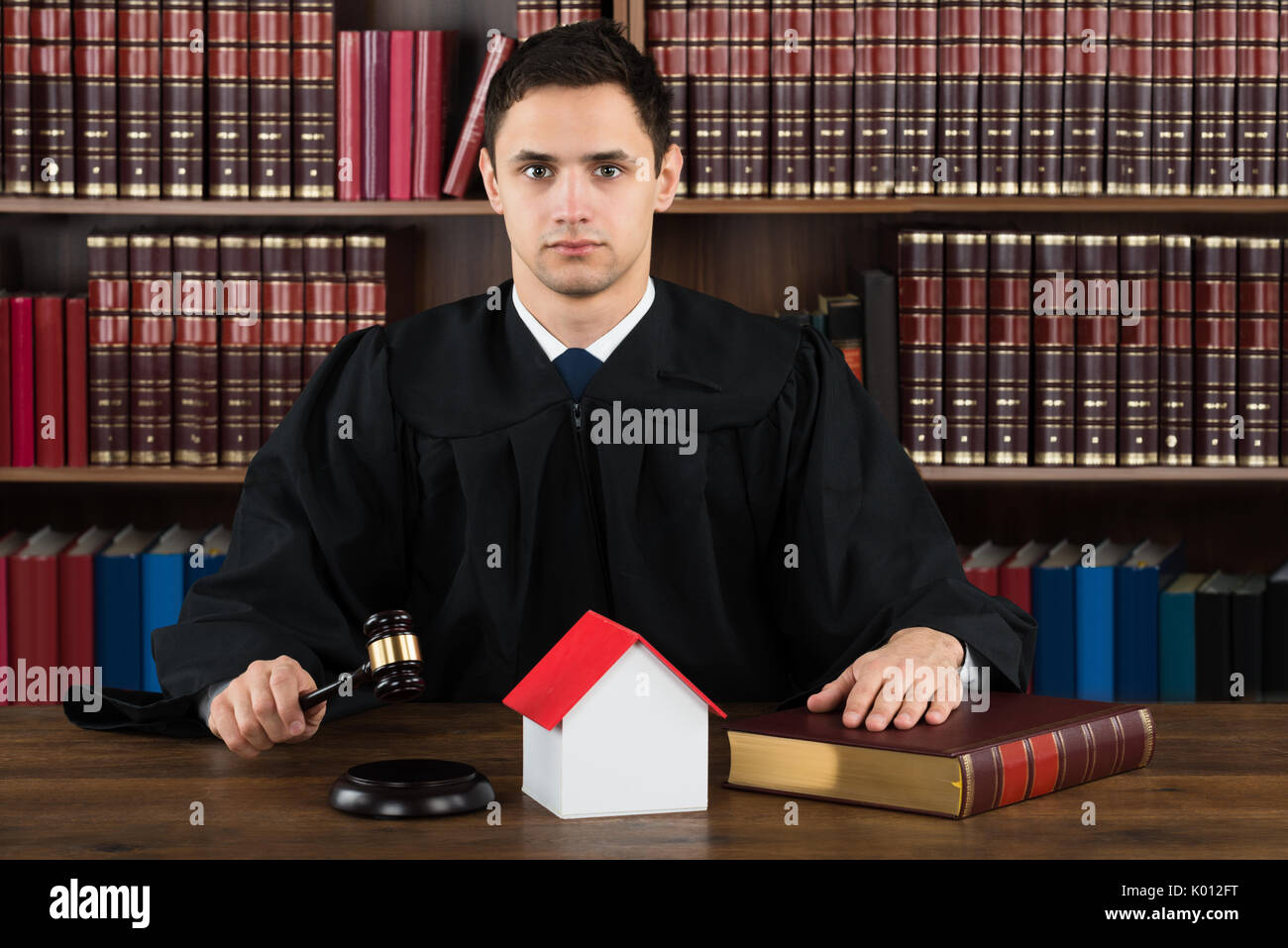 Judge gavel hitting hi-res stock photography and images - Alamy