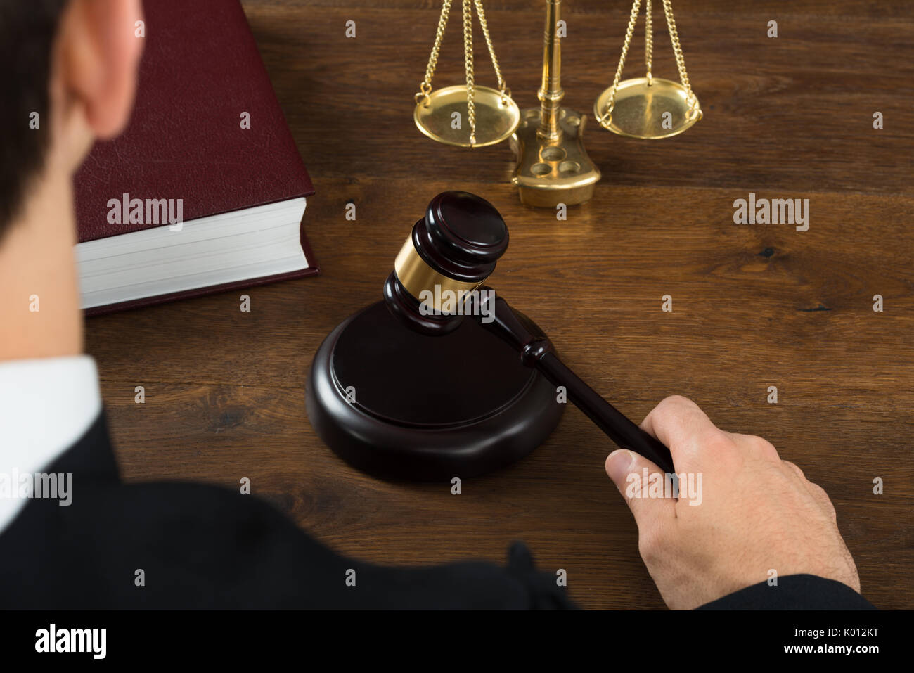 Judge gavel hitting hi-res stock photography and images - Alamy