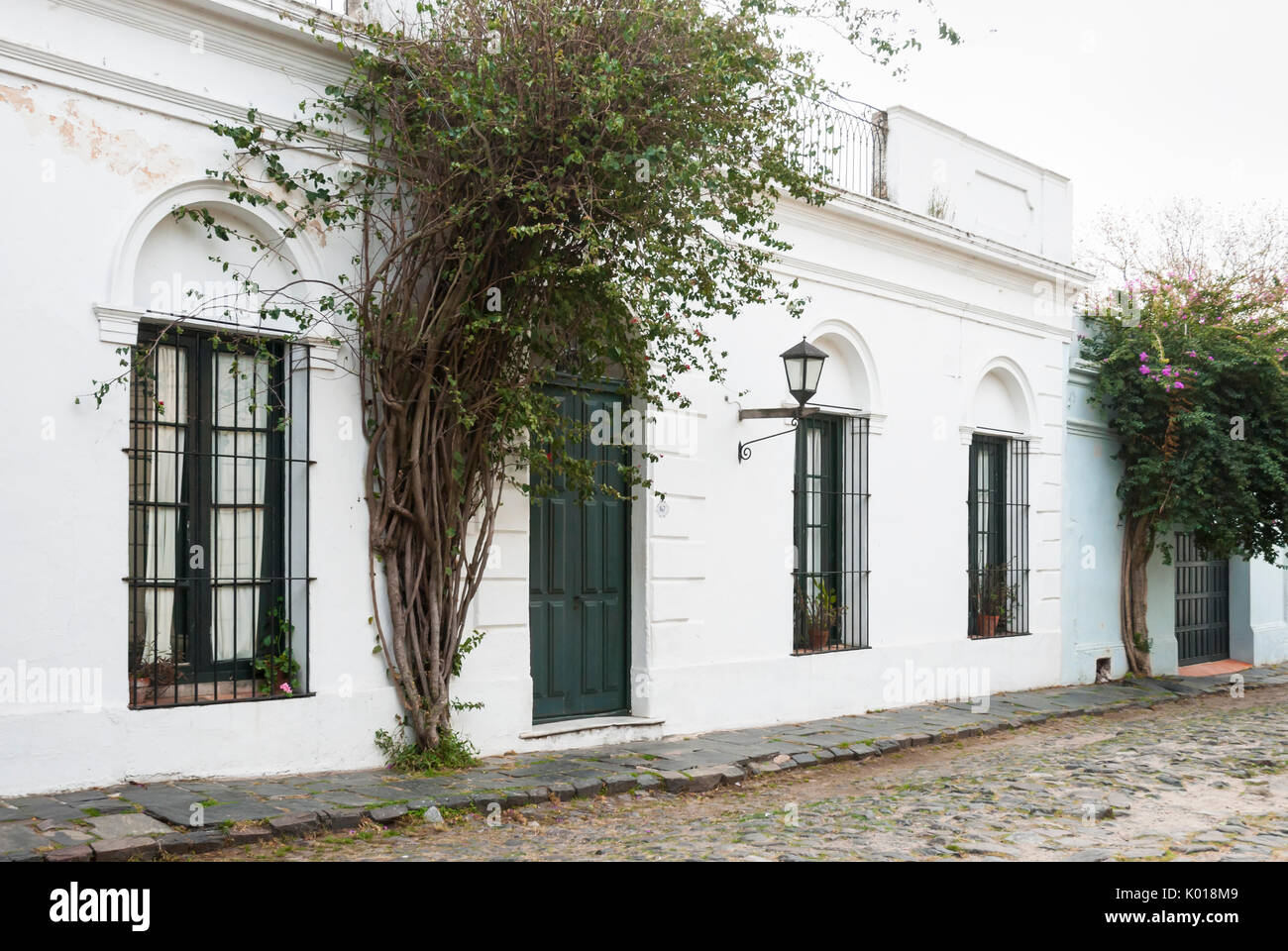 Colonial architecture in the cobbled streets of Colonia del Sacramento ...