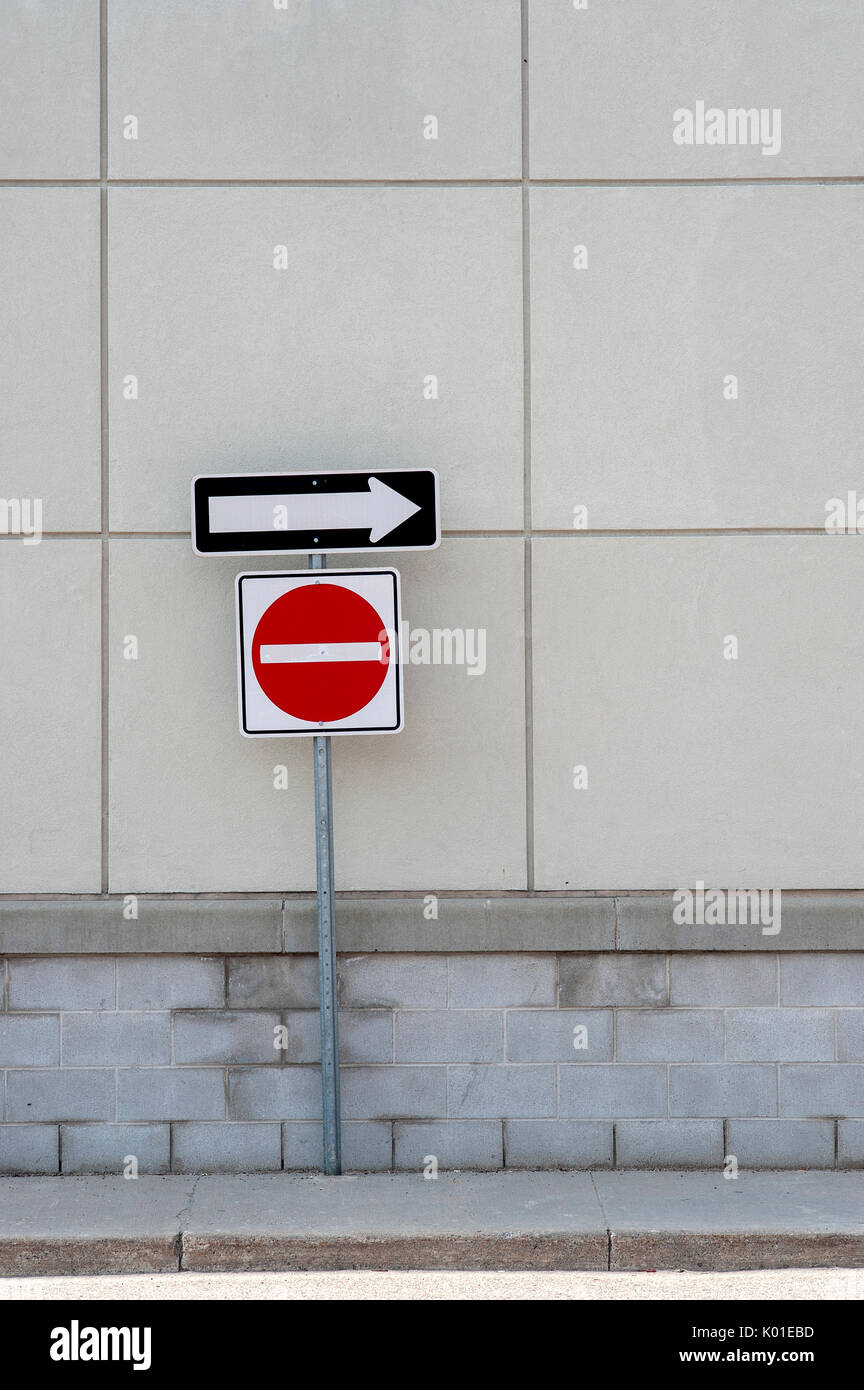 No entry with right arrow sign hi-res stock photography and images - Alamy
