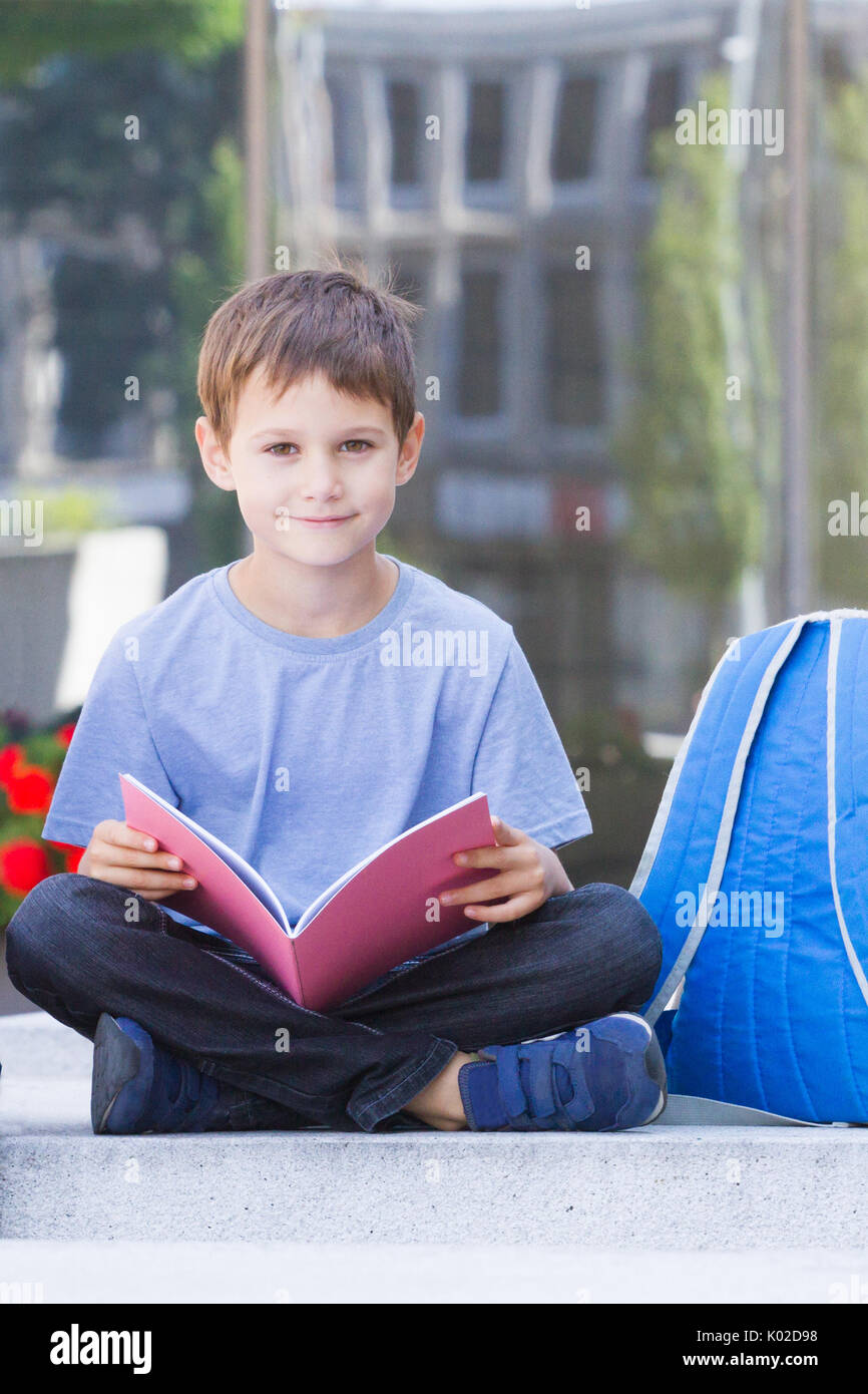 Smart children doing activity hi-res stock photography and images - Alamy