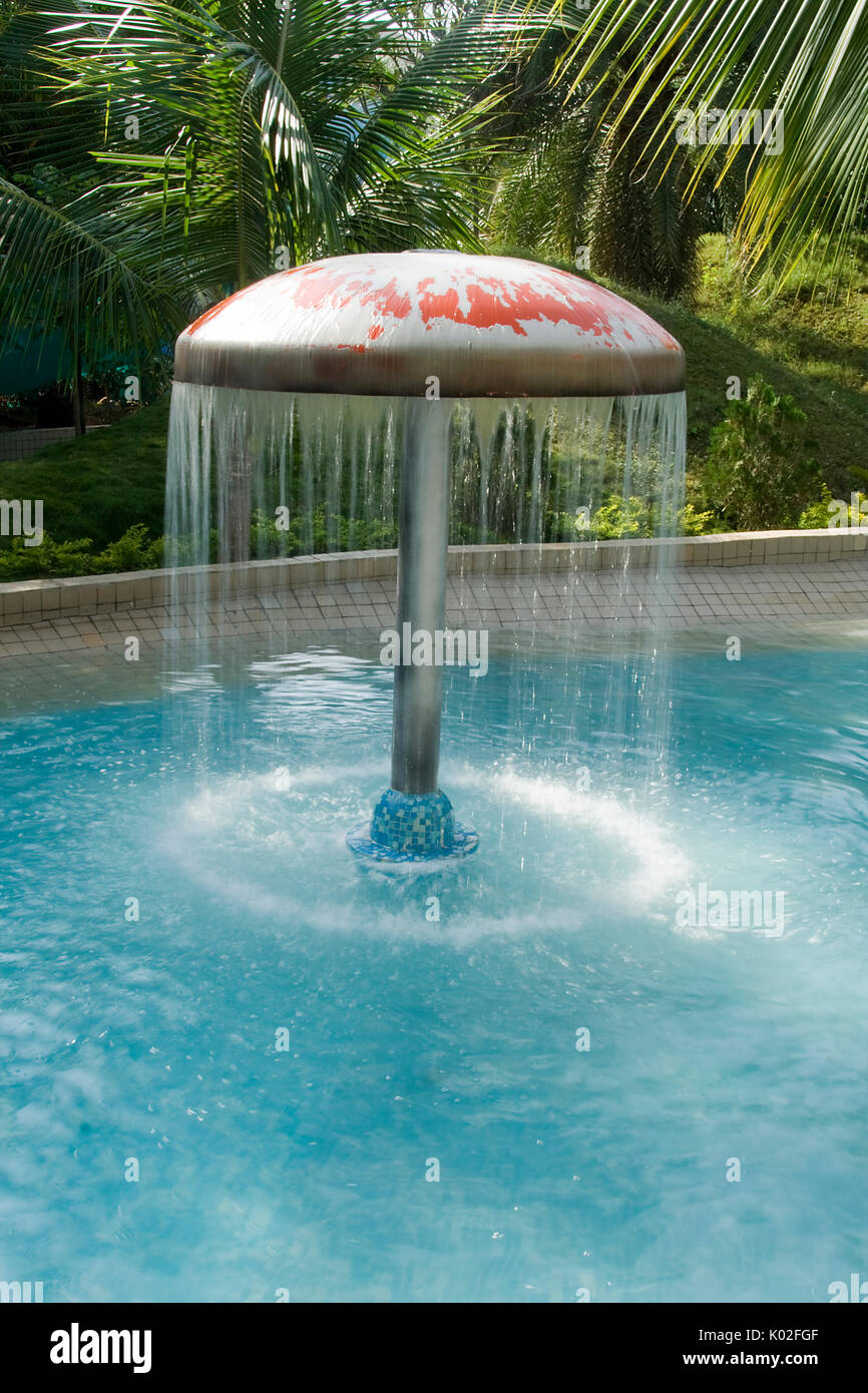 Water dripping down on pond hi-res stock photography and images - Alamy