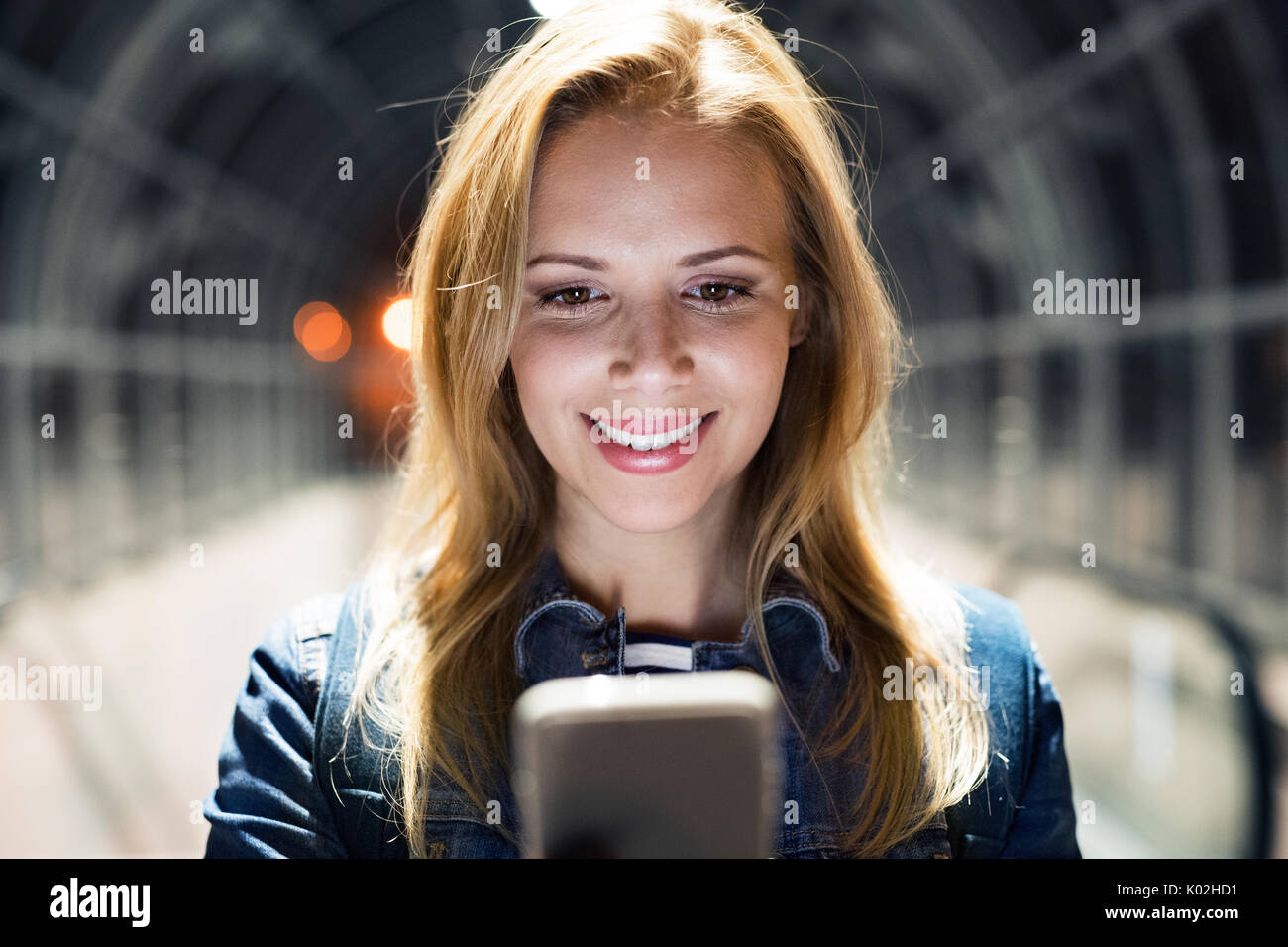 Night woman hi-res stock photography and images - Alamy