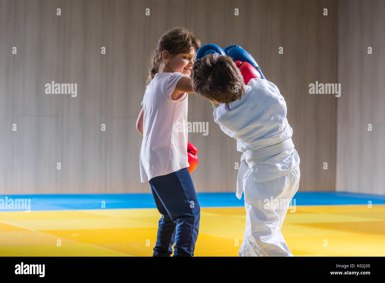Kids boxing hi-res stock photography and images - Alamy